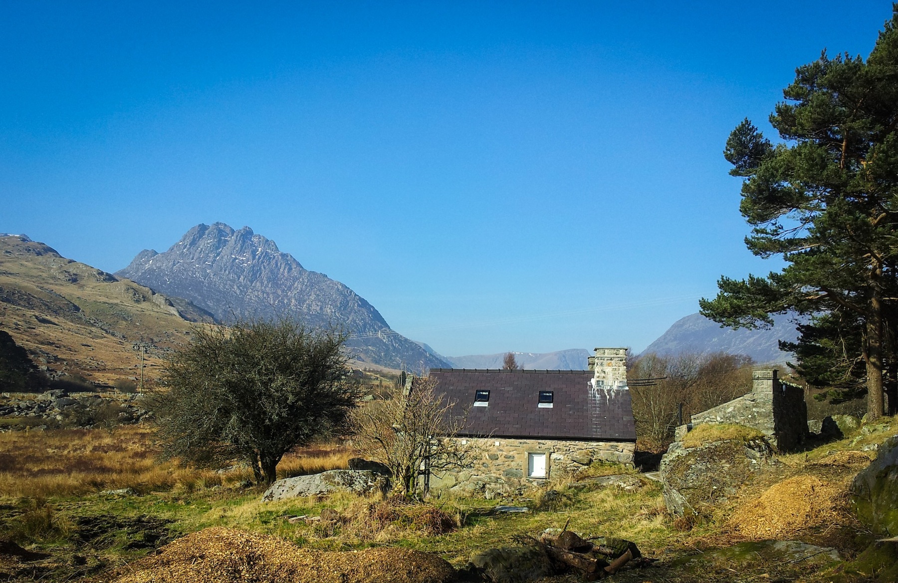 HELYG CLIMBERS HUT Capel Curig N Snowdonia – Hinckley Hillwalking ...